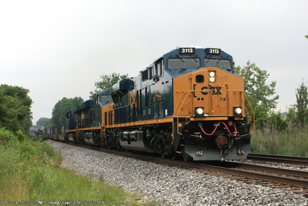 CSX 3113 and train R020